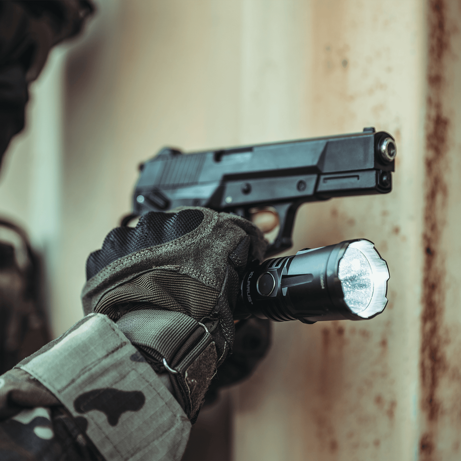 Multi-mode Dual-switch Tactical Flashlight XT11GT PRO - KLARUS